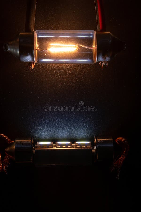 Conventional Tungsten Halogen Bulb with Light Emitting Diode ...