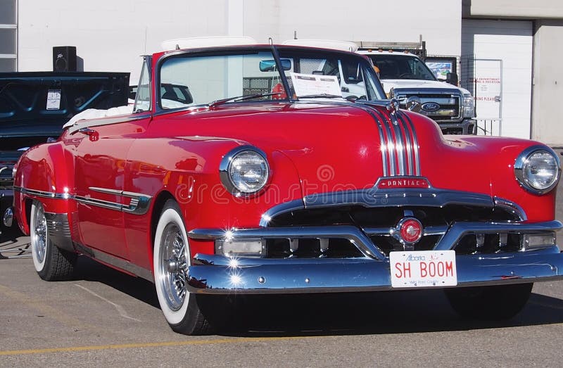 Convertible Rojo Restaurado De Pontiac Foto editorial - Imagen de ...