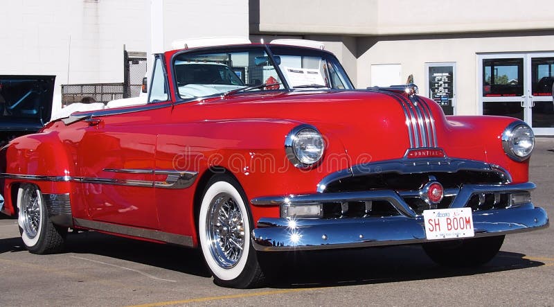 Convertible Rojo Restaurado De Pontiac Imagen editorial - Imagen de ...