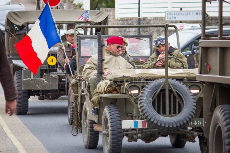 Convoi militaire image éditorial. Image du troupes, véhicule - 42058655