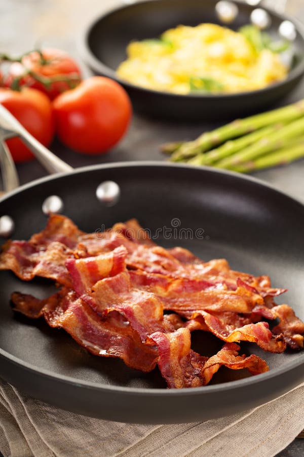Cooked bacon on a skillet stock image. Image of pork - 101184087