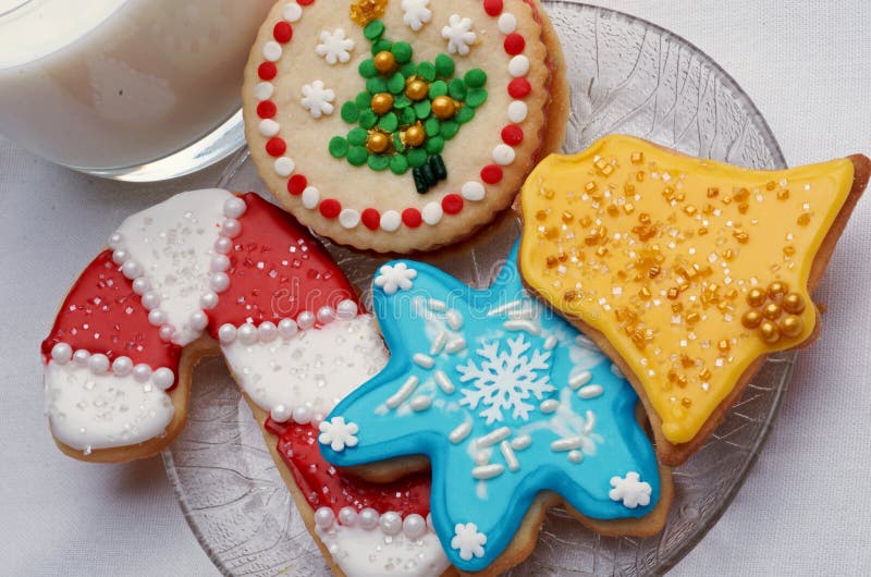Cookies Cortadas Natal Decoradas Na Placa Com Vidro Foto de Stock ...