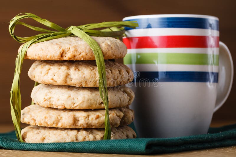 Cookies Da Aveia Na Tabela De Madeira Foto de Stock - Imagem de ...