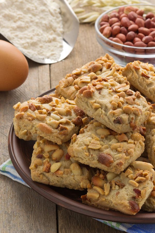 Cookies doces na madeira imagem de stock. Imagem de marrom - 31454847