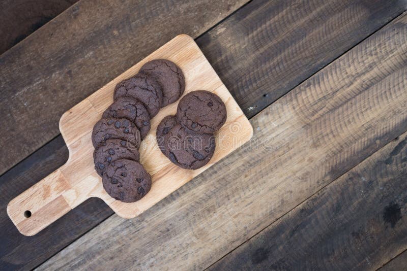 Cookies Em Uma Tabela De Madeira Imagem de Stock - Imagem de cozinhar ...