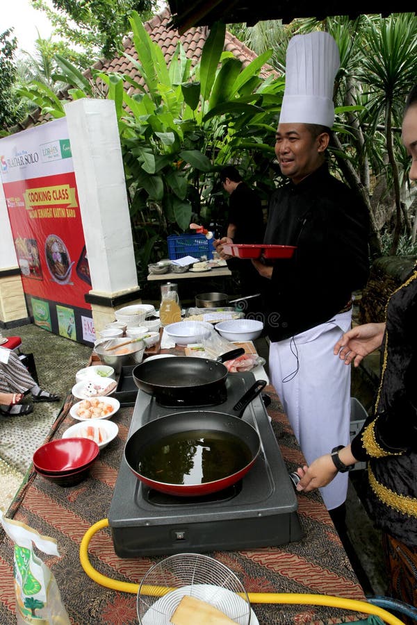 Cooking class editorial stock image. Image of cuisine - 53339539