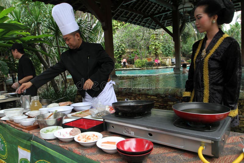 Cooking class editorial image. Image of hotel, tips, giving - 53339645