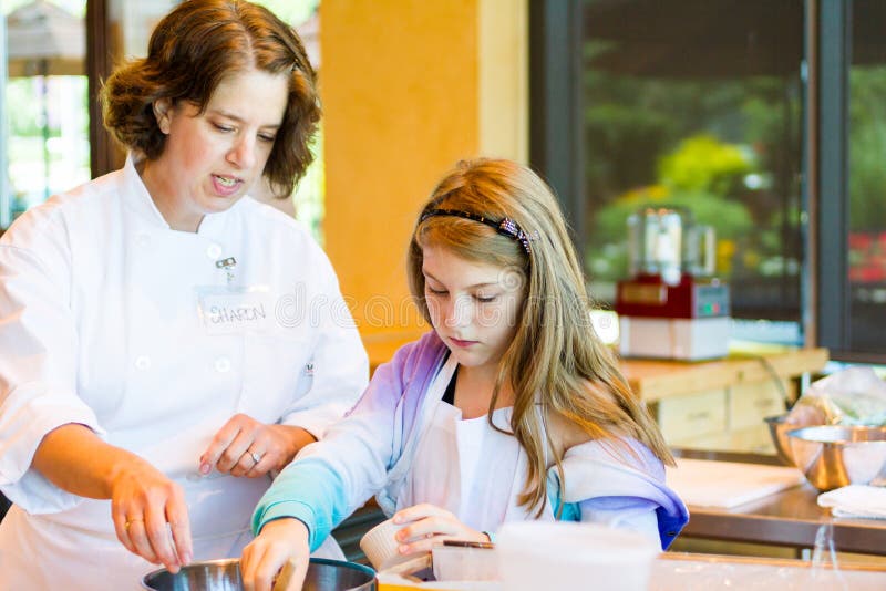 Cooking class editorial stock image. Image of expertise - 283665919