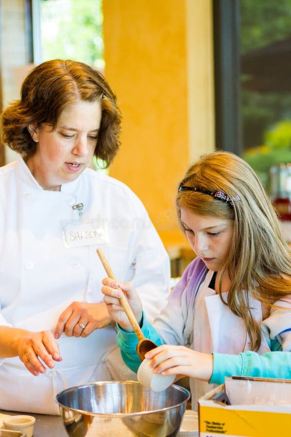 Cooking class editorial photo. Image of teaching, young - 283670181