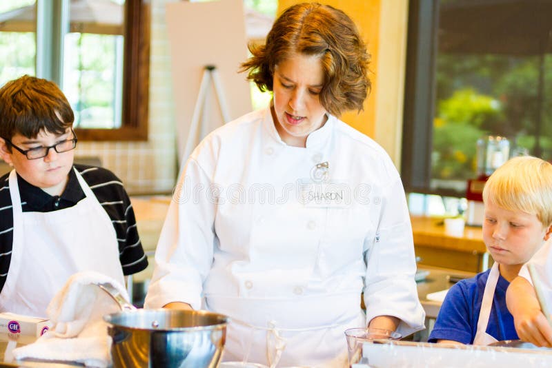 Cooking class editorial photo. Illustration of profession - 283743666