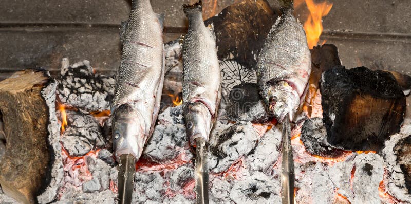 Hot Coals, Bonfire, Logs Burning Stock Image - Image of grill, burn ...