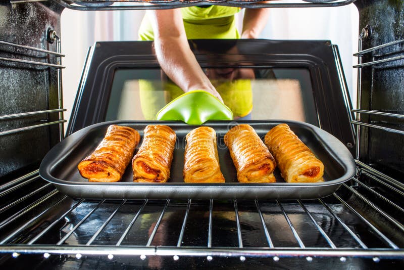 Cooking in the Oven at Home. Stock Photo - Image of home, bakery: 42672310