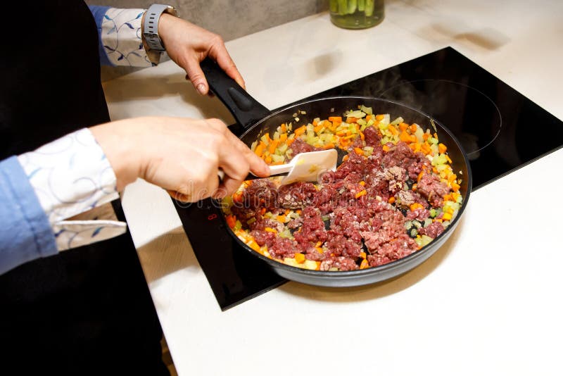 Cooking Stuffing for Lasagna - Cook Fry Minced Meat with Vegetables ...