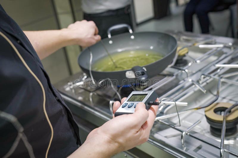 Cooking Themometer Measure the Degree Oil or Fried in the Pan Stock ...