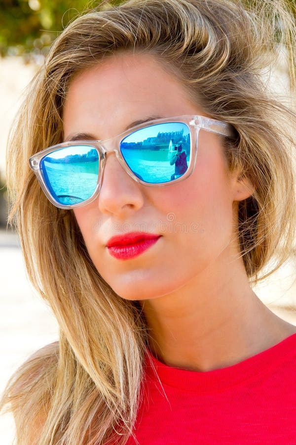 Close Up Fashion Beautiful Woman Portrait Wearing Sunglasses Stock