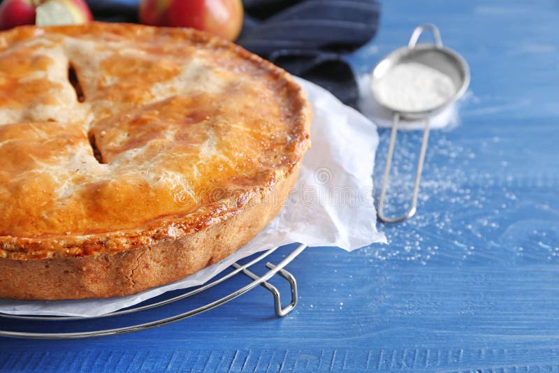 Cooling Rack with Delicious Apple Pie on Wooden Table, Closeup Stock ...