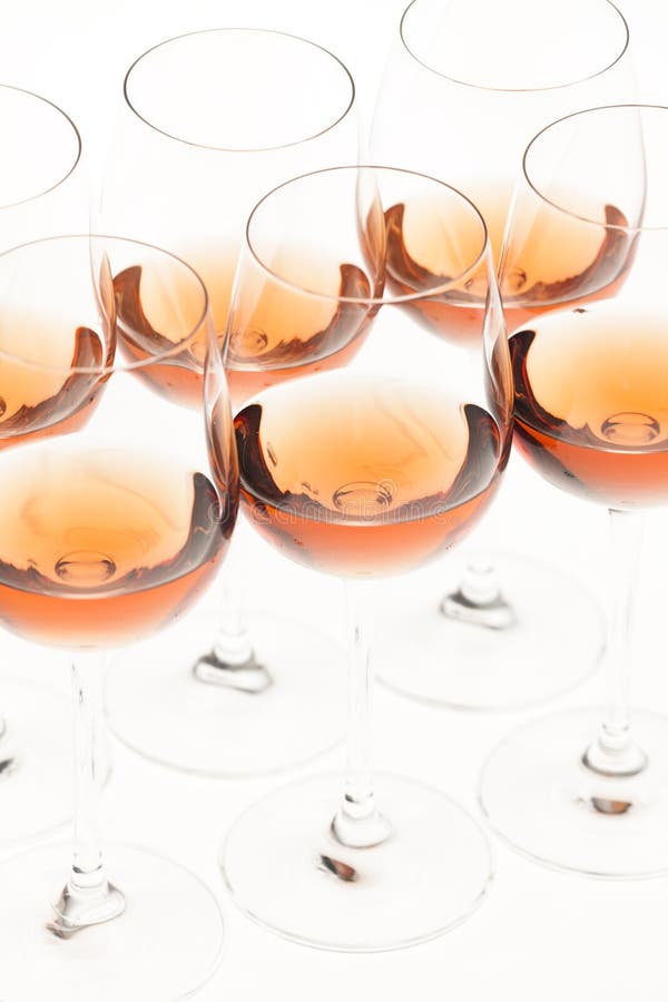 Copas De Vino Con Vino De Rosa Foto de archivo - Imagen de objeto ...
