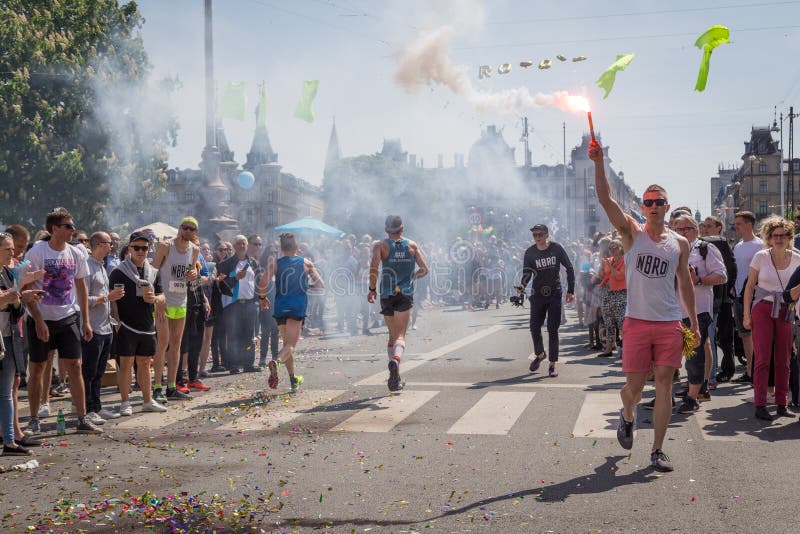 Copenhagen Marathon 2016 Spectators Crowd Editorial Photo - Image of ...