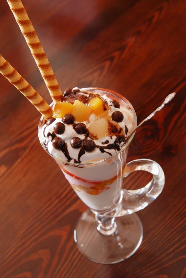 Coppa Gelato Della Vaniglia Immagine Stock - Immagine di parfait ...