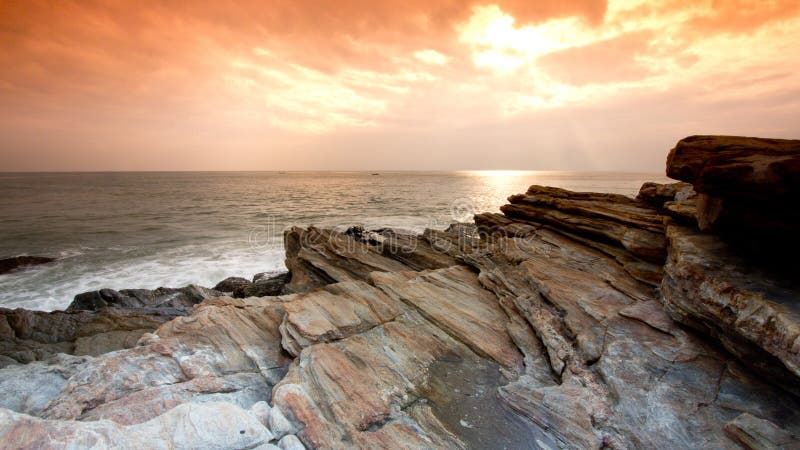 Cor da rocha imagem de stock. Imagem de montanha, elevado - 18997779