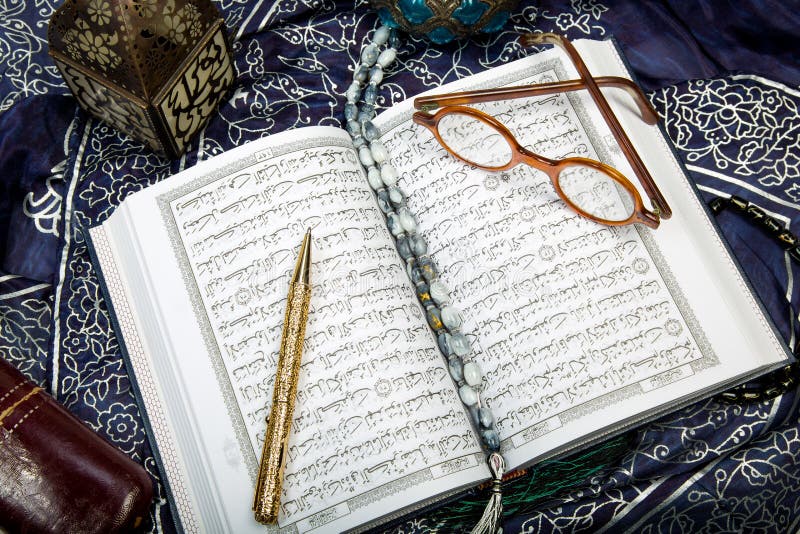 Corano fotografia stock. Immagine di testo, orientale - 43569332