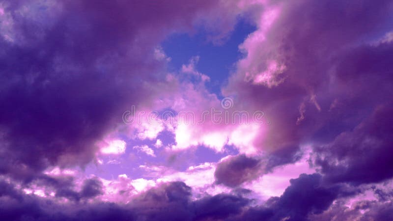 788 Nubes Violetas Fotos - Libres de Derechos y Gratuitas de Dreamstime