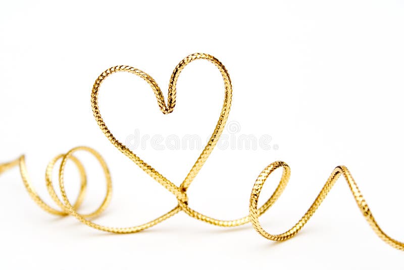 Corazón de oro foto de archivo. Imagen de blanco, romance - 1713572