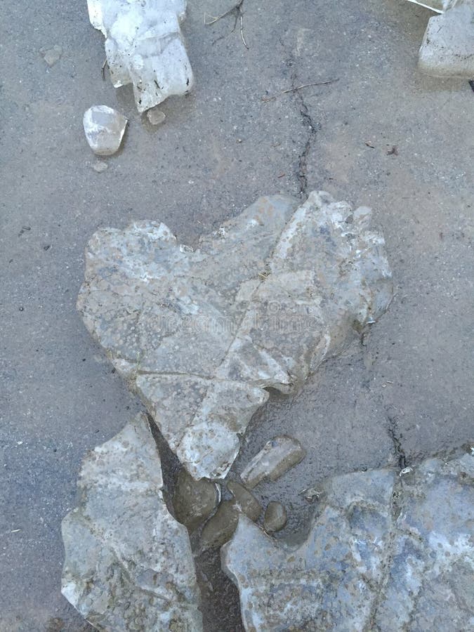 263 Corazón Congelado Quebrado Fotos de stock - Fotos libres de ...