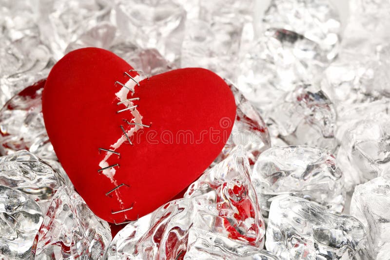Corazón quebrado imagen de archivo. Imagen de pedazos - 44195301