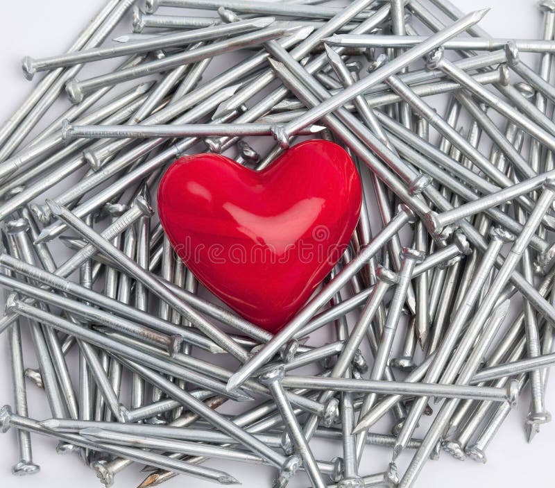 Corazón y clavos foto de archivo. Imagen de diferente - 19958568