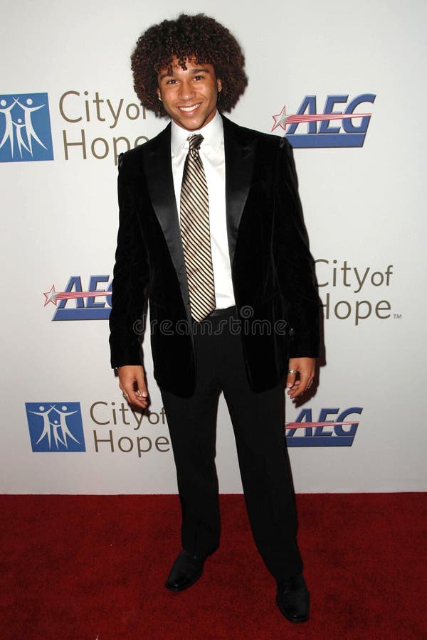 Corbin Bleu, Hilary Duff imagen editorial. Imagen de hilar - 23751395