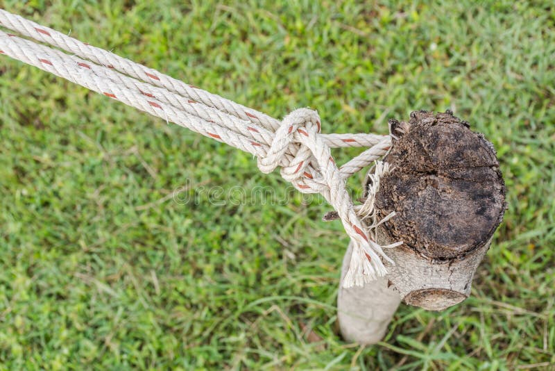 Corda legata immagine stock. Immagine di attaccatura - 57339647