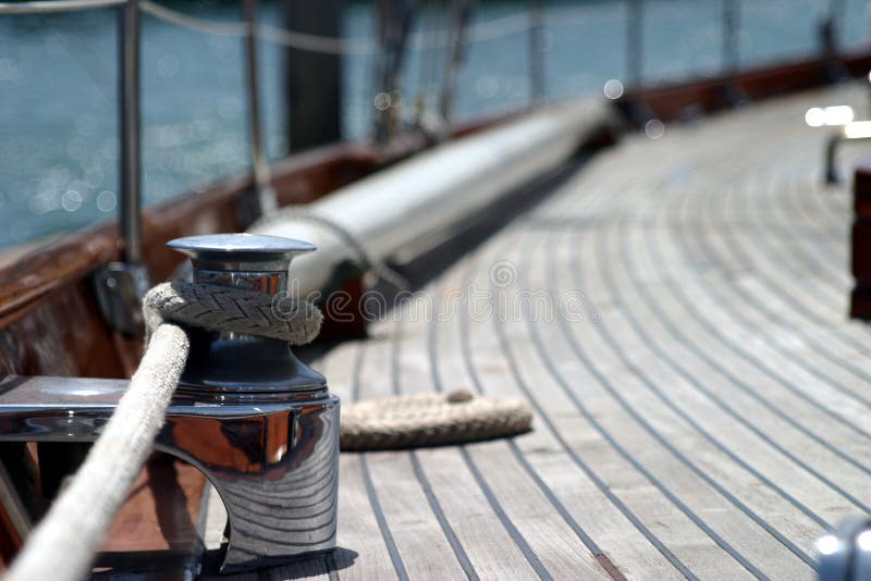 Corde De Bateau Avec Naviguer Le Noeud Photo stock - Image du noeud ...