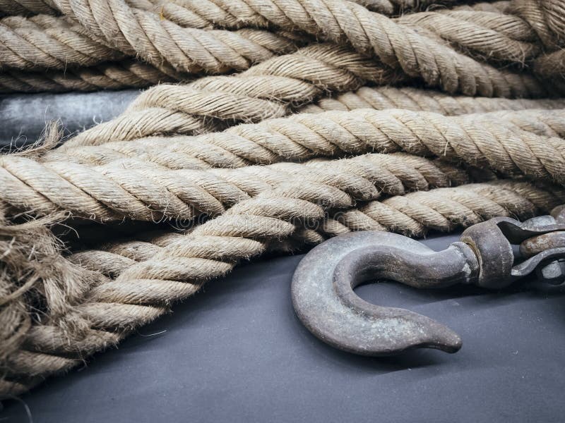 Corde De Bateau Avec L'objet De Crochet Photo stock - Image du vieux ...