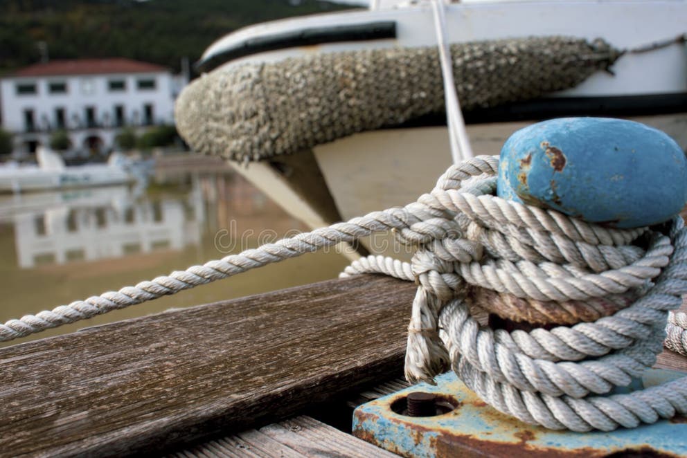 Ormeggio E Corda Per La Barca Ferma Al Porto Stock Photo - Image of ...