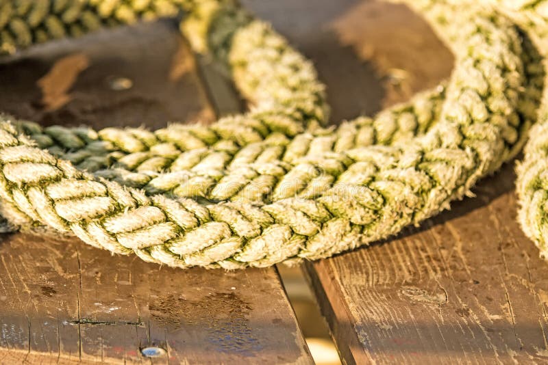 Corde Sur Une Vieille Planche Photo stock - Image du toujours, rond ...