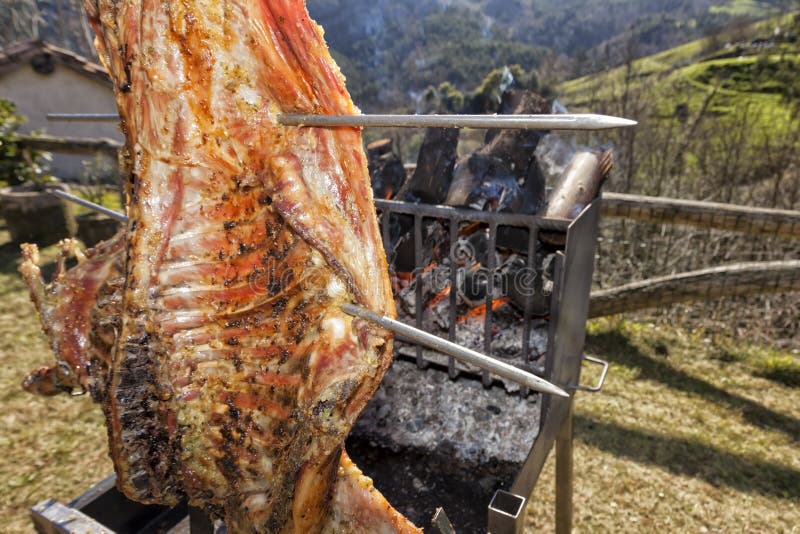 Cordeiro roasted imagem de stock. Imagem de cordeiro - 39182577