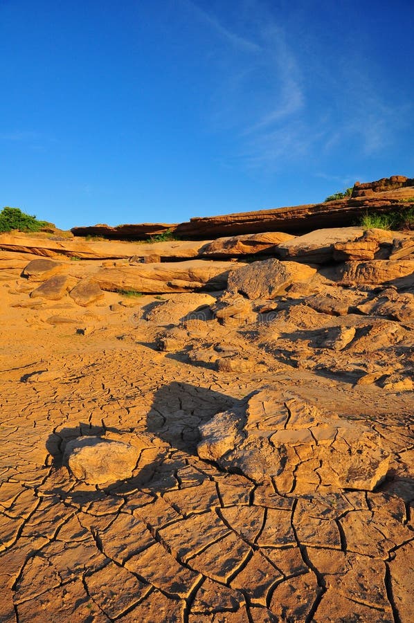 Terre Aride Dans Le Camargue Photo stock - Image du cassé, cordon: 44215284