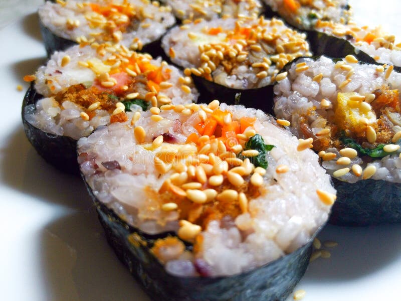 Kimbap foto de archivo. Imagen de delicadeza, asia, fresco - 73481436