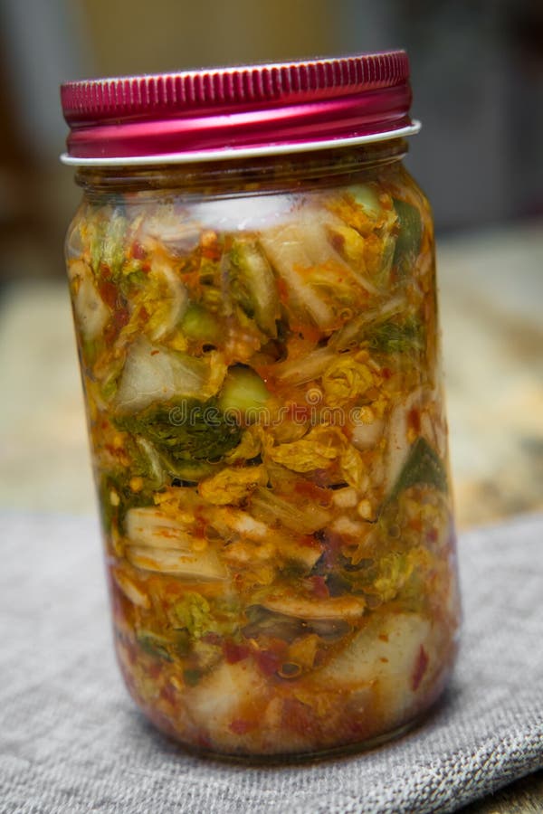 Coreano Fermentado Tarro Kimchi Foto de archivo - Imagen de pimienta ...