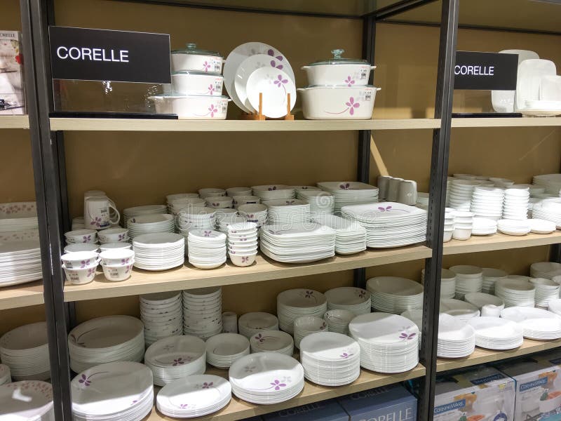 Corelle Dinnerware editorial stock image. Image of bakeware - 64034404