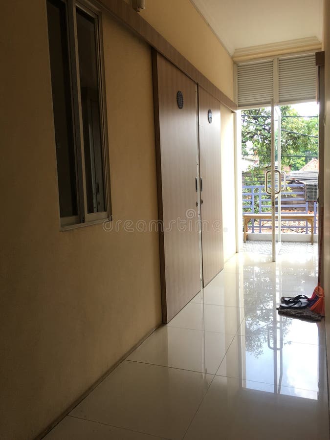 Coridor imagen de archivo. Imagen de edificio, suelo - 206518319