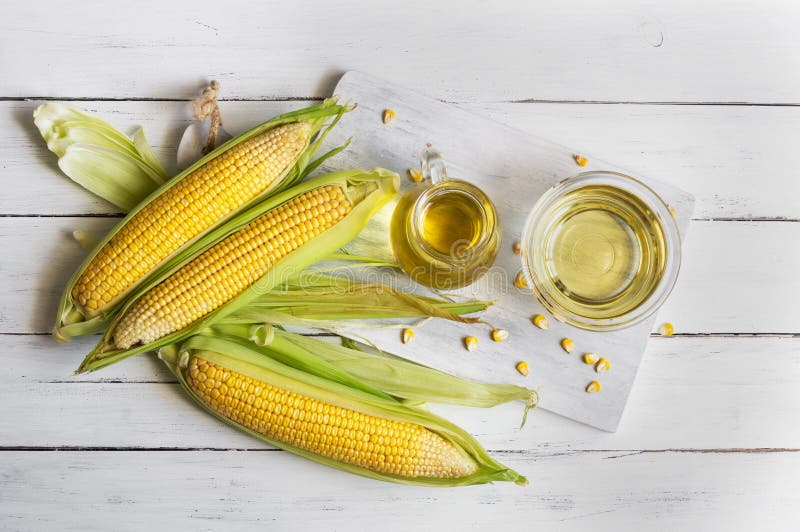 Corn Oil in Glass Bowl with Fresh Ripe Corn Cobs on Rustic Table Stock ...