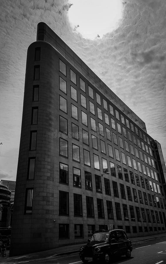 Corner building in London editorial stock image. Image of london - 99102179