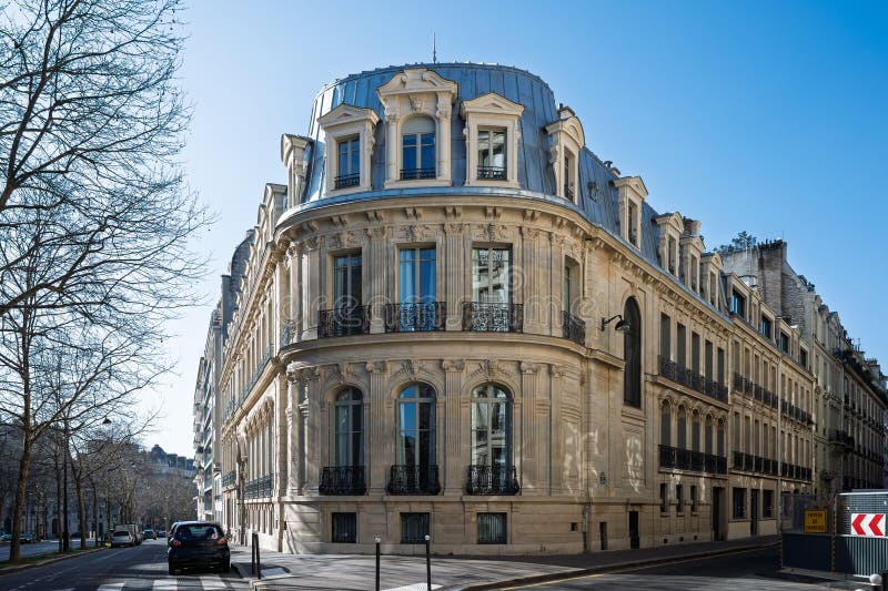 Classic Parisian Architecture Featuring Building Balconies Stock Photos ...