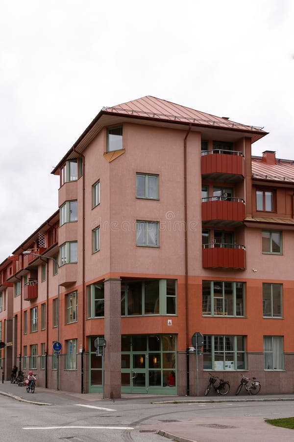 Corner building editorial image. Image of windows, architecture - 99377030