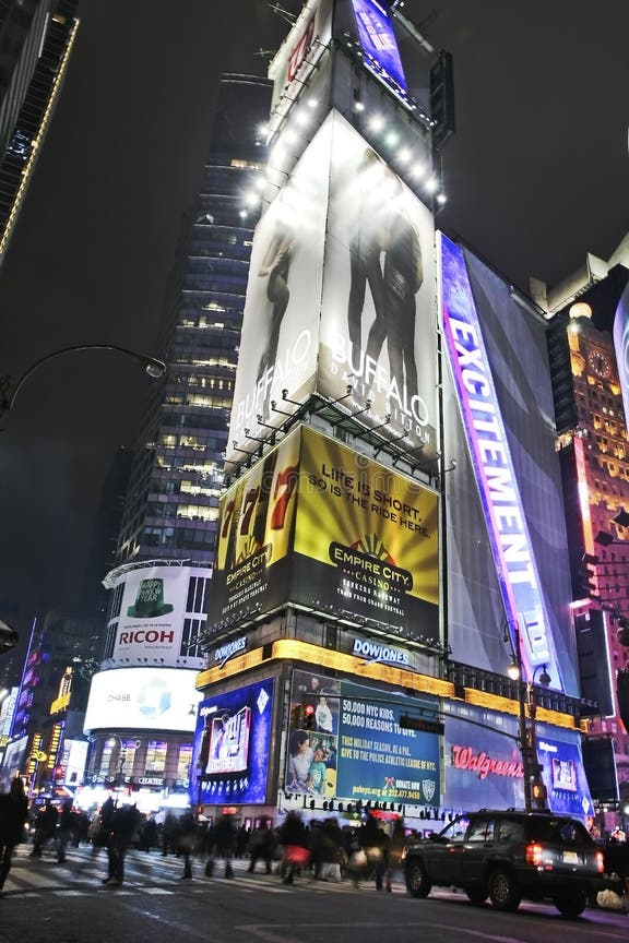 Corner of Times Square editorial photography. Image of opera - 17841887