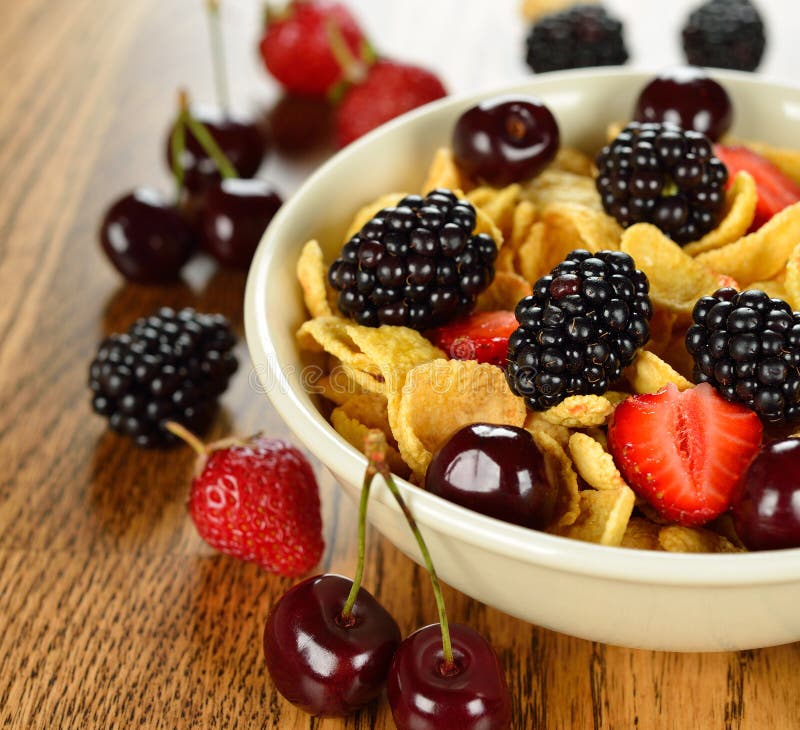 Cornflakes with fruits stock photo. Image of full, portion - 31339102