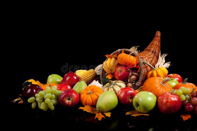 Cornucopia con le zucche fotografia stock. Immagine di stagione - 15489484