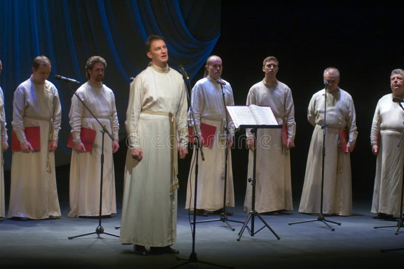 Coro masculino patriarcal imagen editorial. Imagen de instrumentos ...